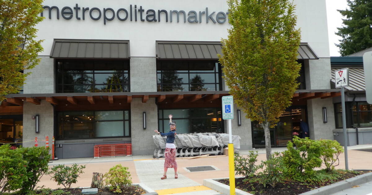 Metropolitan Market manager leads verbal tour of store - Gig Harbor Now ...