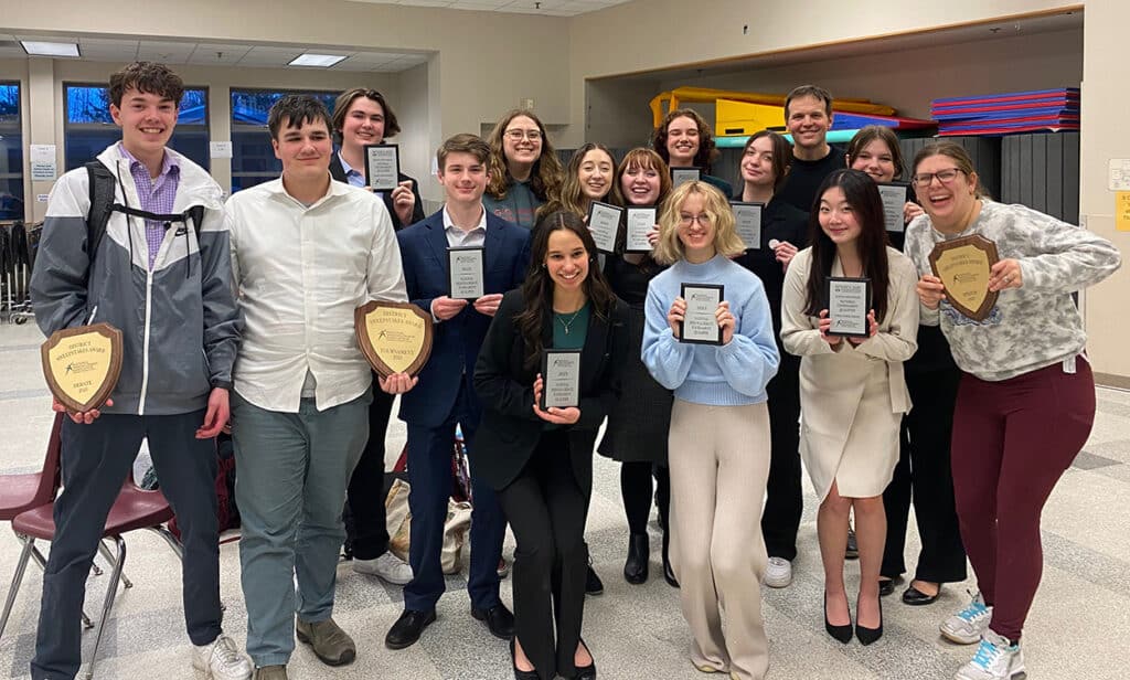 11 from Gig Harbor speech and debate team headed to nationals - Gig ...