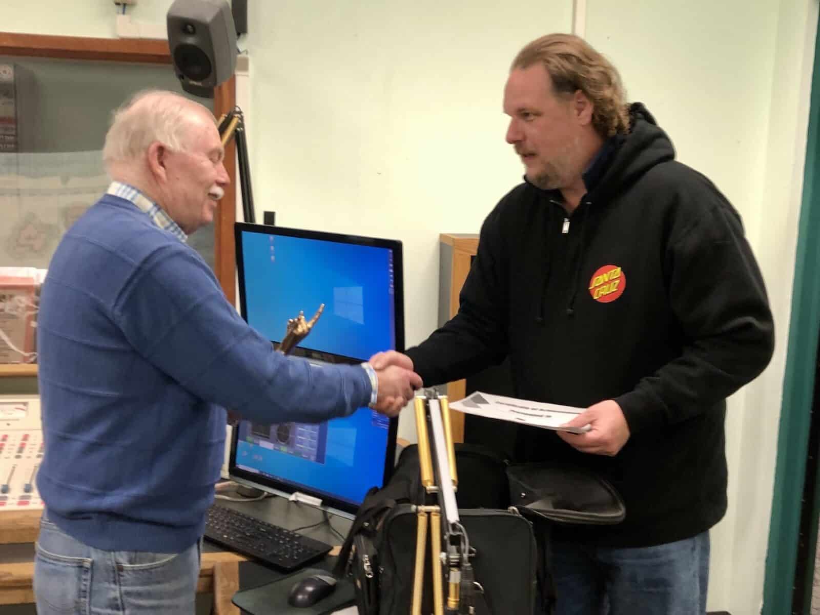 KGHP-FM deejay Dale broadcasts 1,000th show - Gig Harbor Now | A ...