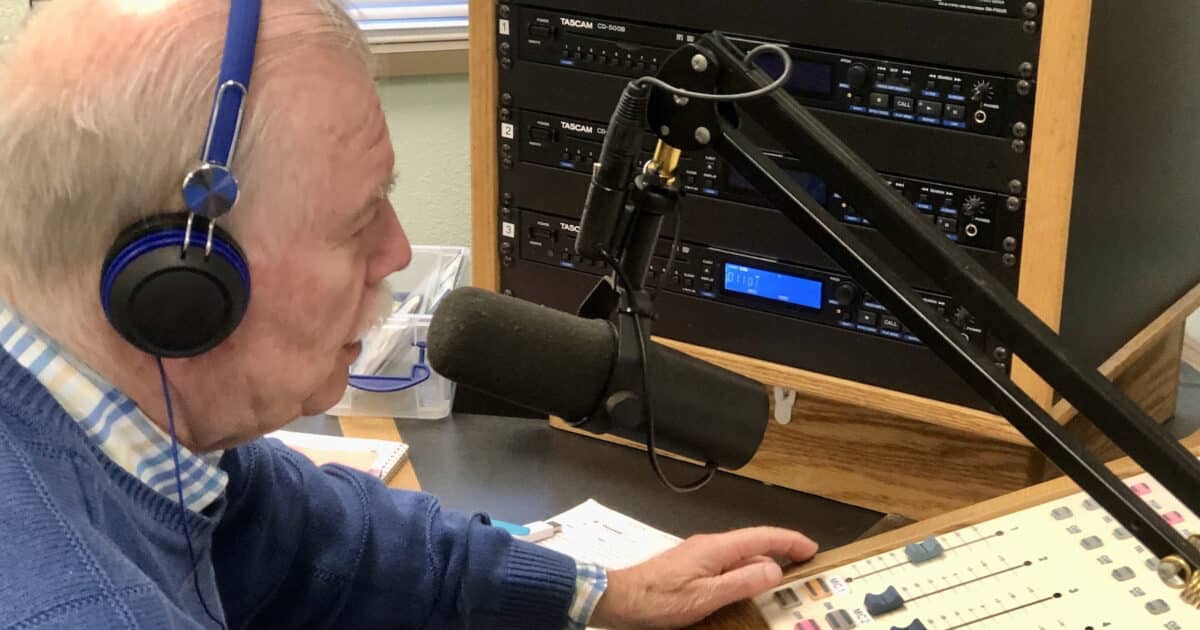 KGHP-FM deejay Dale broadcasts 1,000th show - Gig Harbor Now | A ...