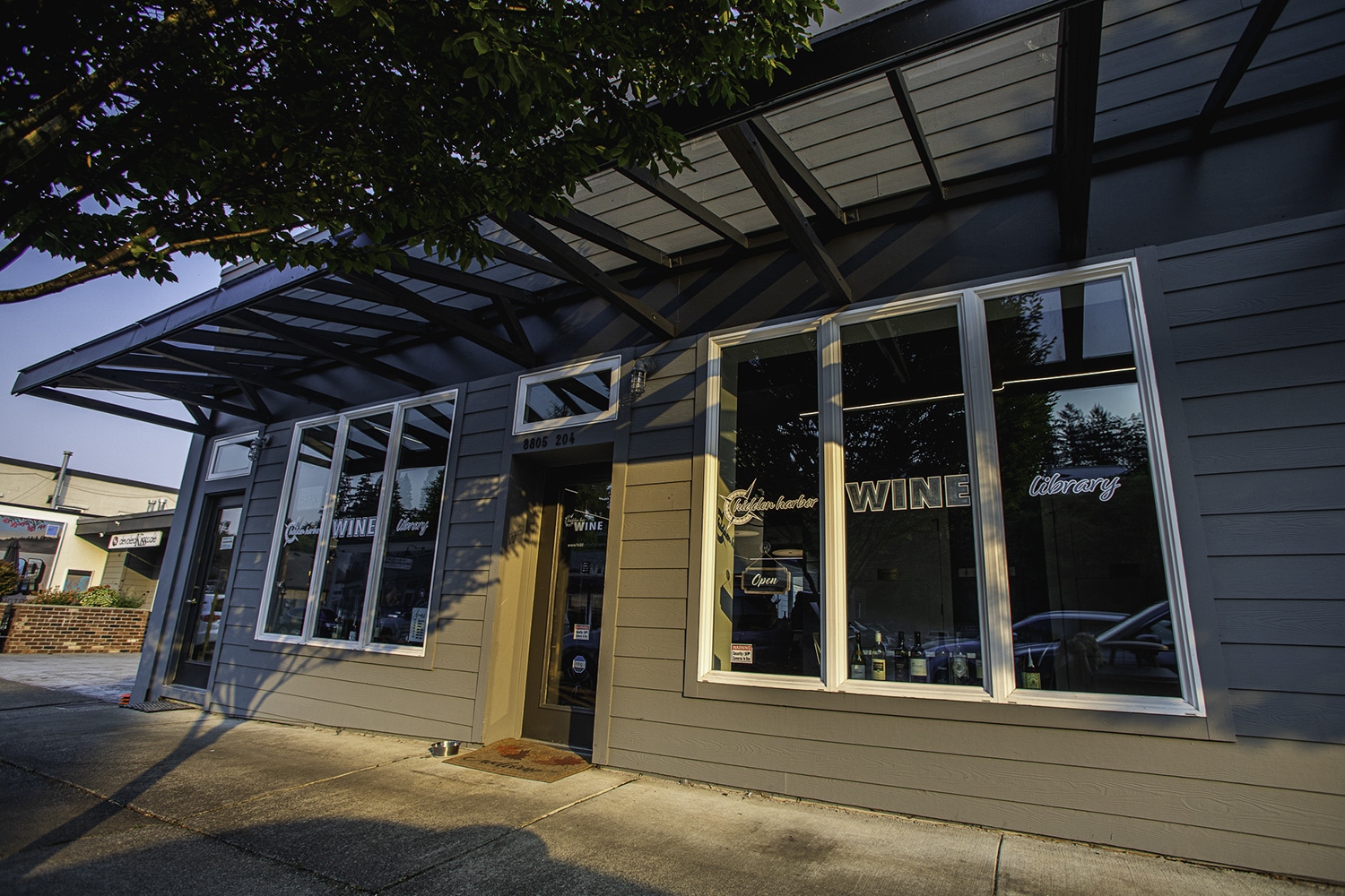 Raise your glass for local wines at Hidden Harbor Wine Library - Gig ...