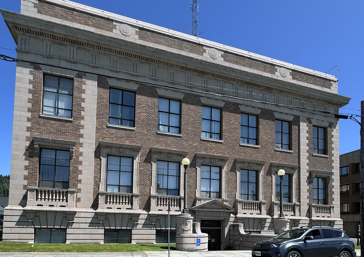 Day Tripper | Improved St. Helens visitor center is a blast from the ...