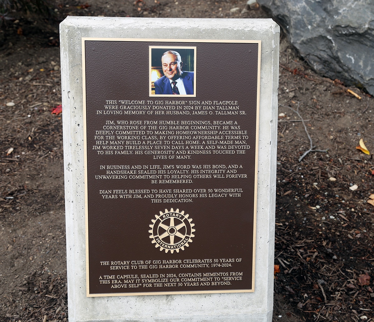 New welcome sign adds some color to city's front door - Gig Harbor Now ...