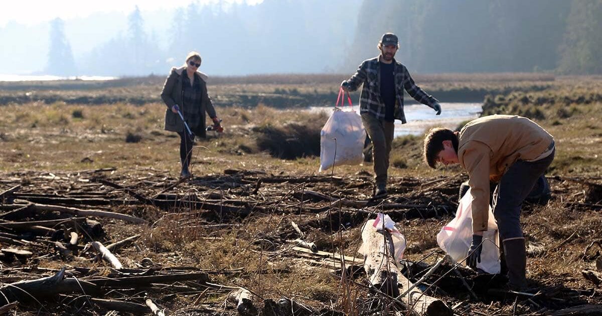 Burley Lagoon clean-up pulls 460 pounds of tires, plastic and more out ...